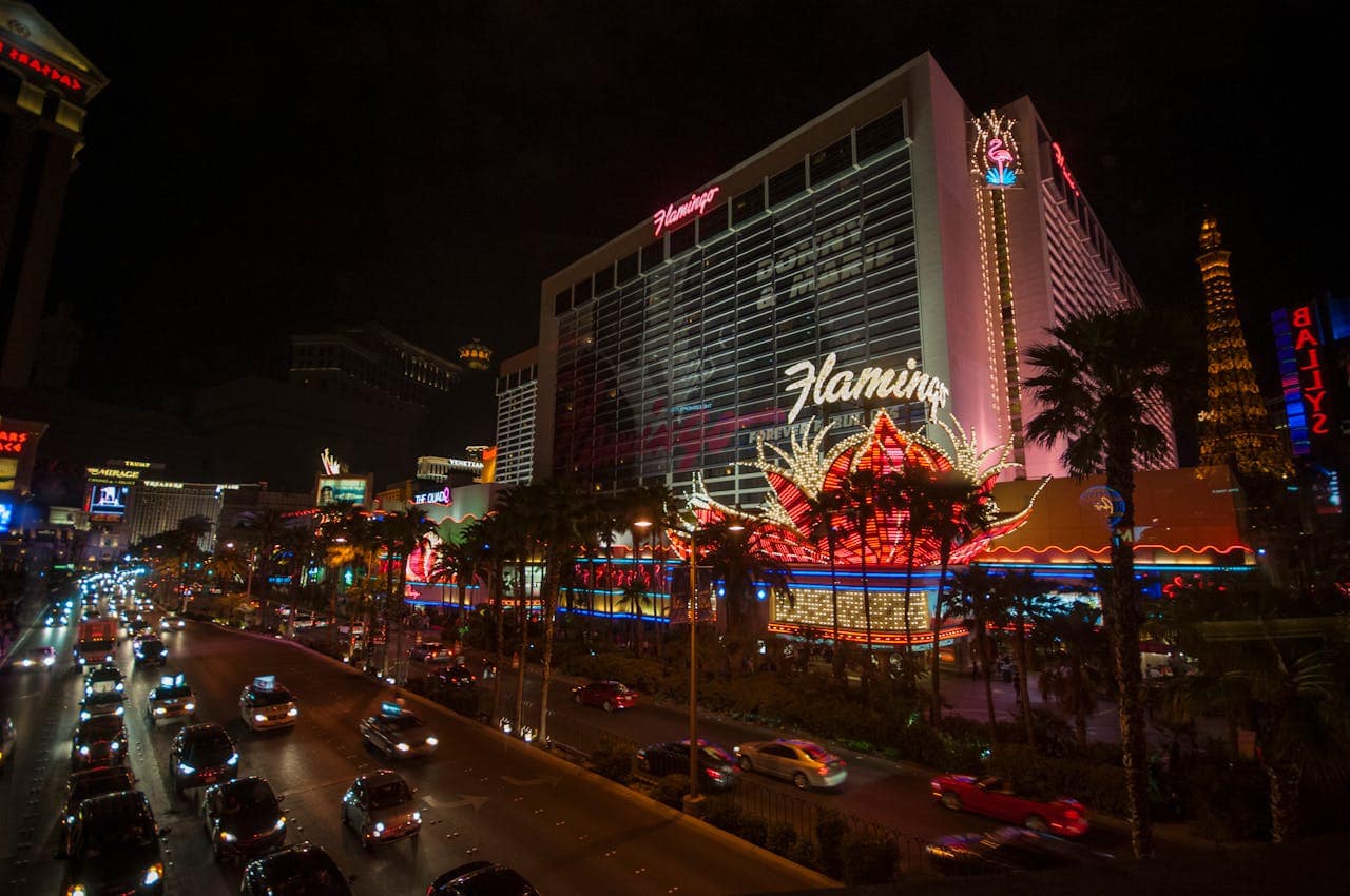 How to Enjoy Las Vegas Nightlife Without Breaking the Bank | Más Por Favor